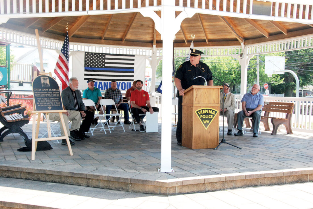 Honoring ‘The Chief’: Vienna, law enforcement laud late Police Chief ...